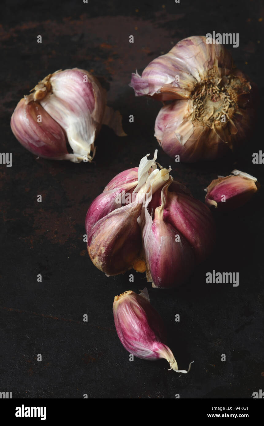 Close up image of raw pink garlic Stock Photo - Alamy