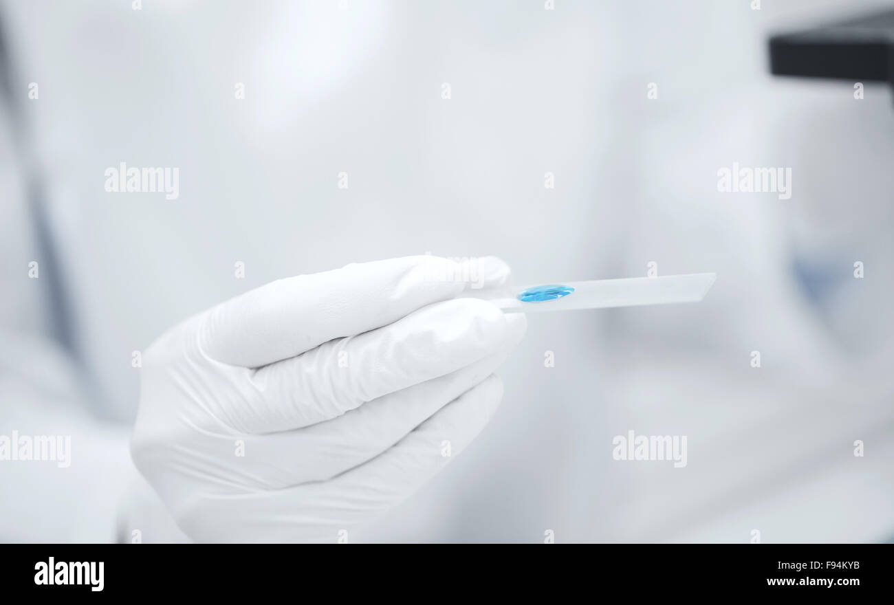 Scientist hand hi-res stock photography and images - Alamy