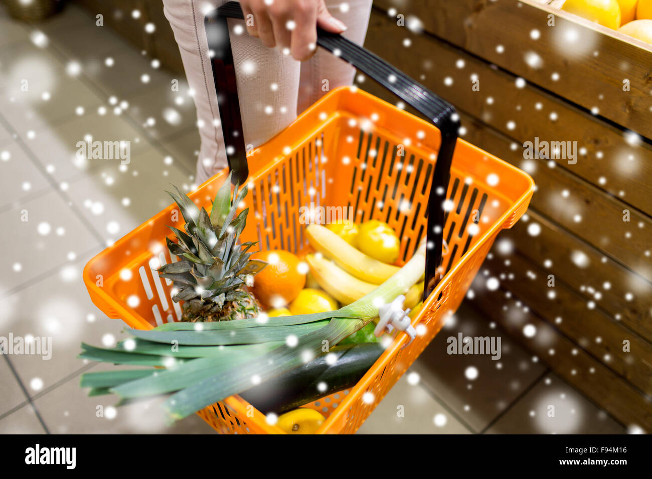 Woman holding grocery basket hand hi-res stock photography and images ...