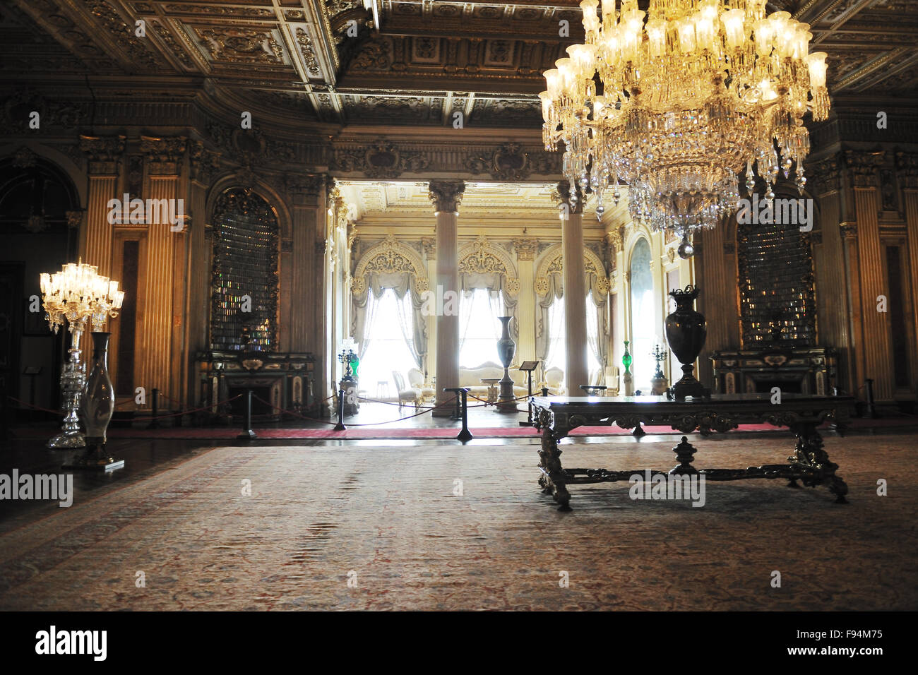 visit turkey istambul most famous place dolmabahche royal sultan palace ...