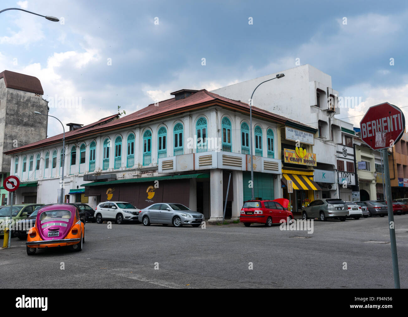 Old Colonial Building In The Unesco World Heritage Zone, Perak State ...