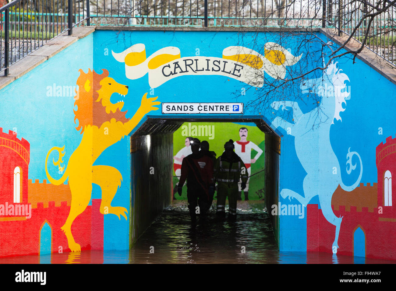 Environment Agency staff involved in pumping out floodwater from ...