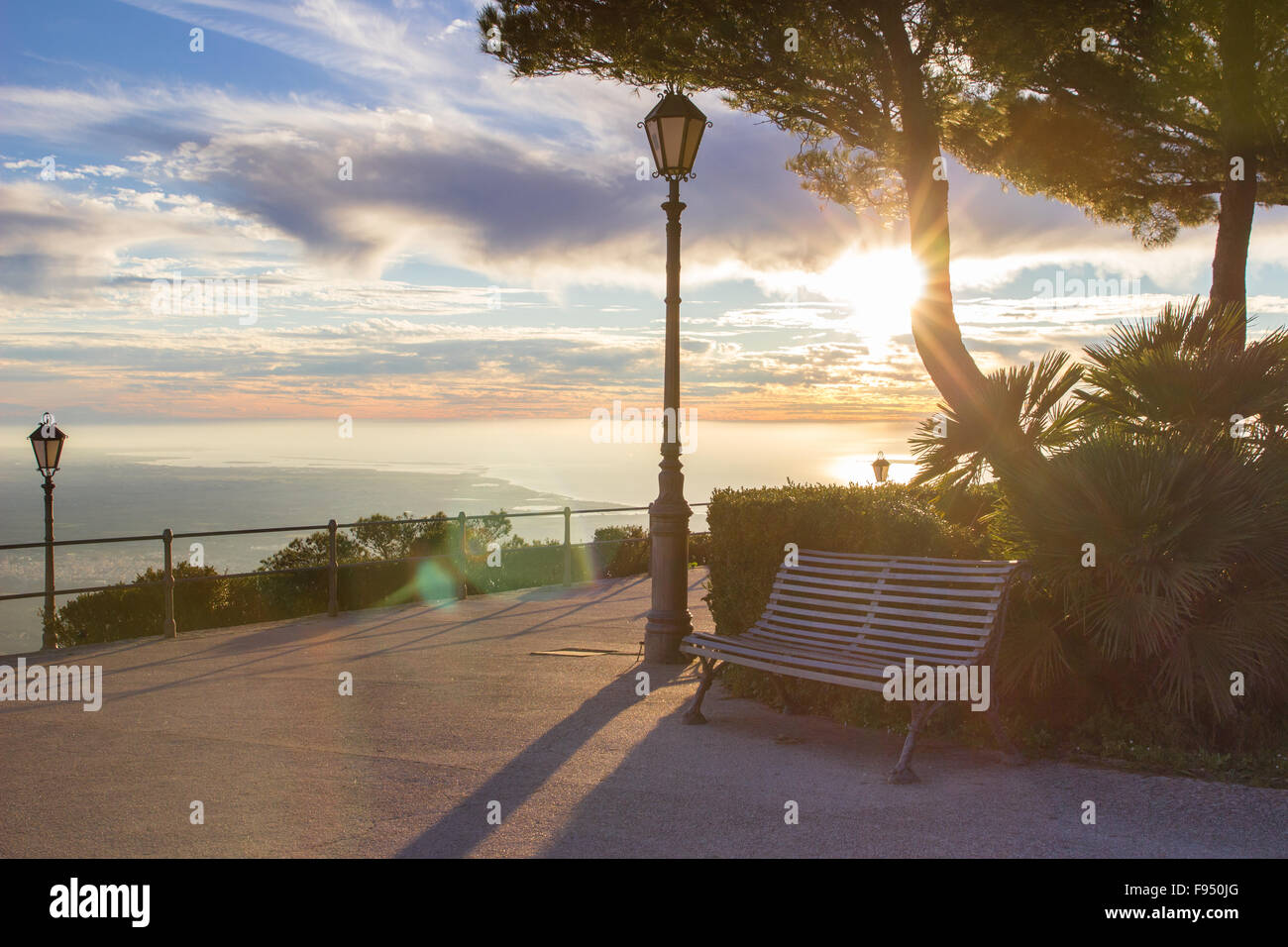 Bench landscape hi-res stock photography and images - Alamy