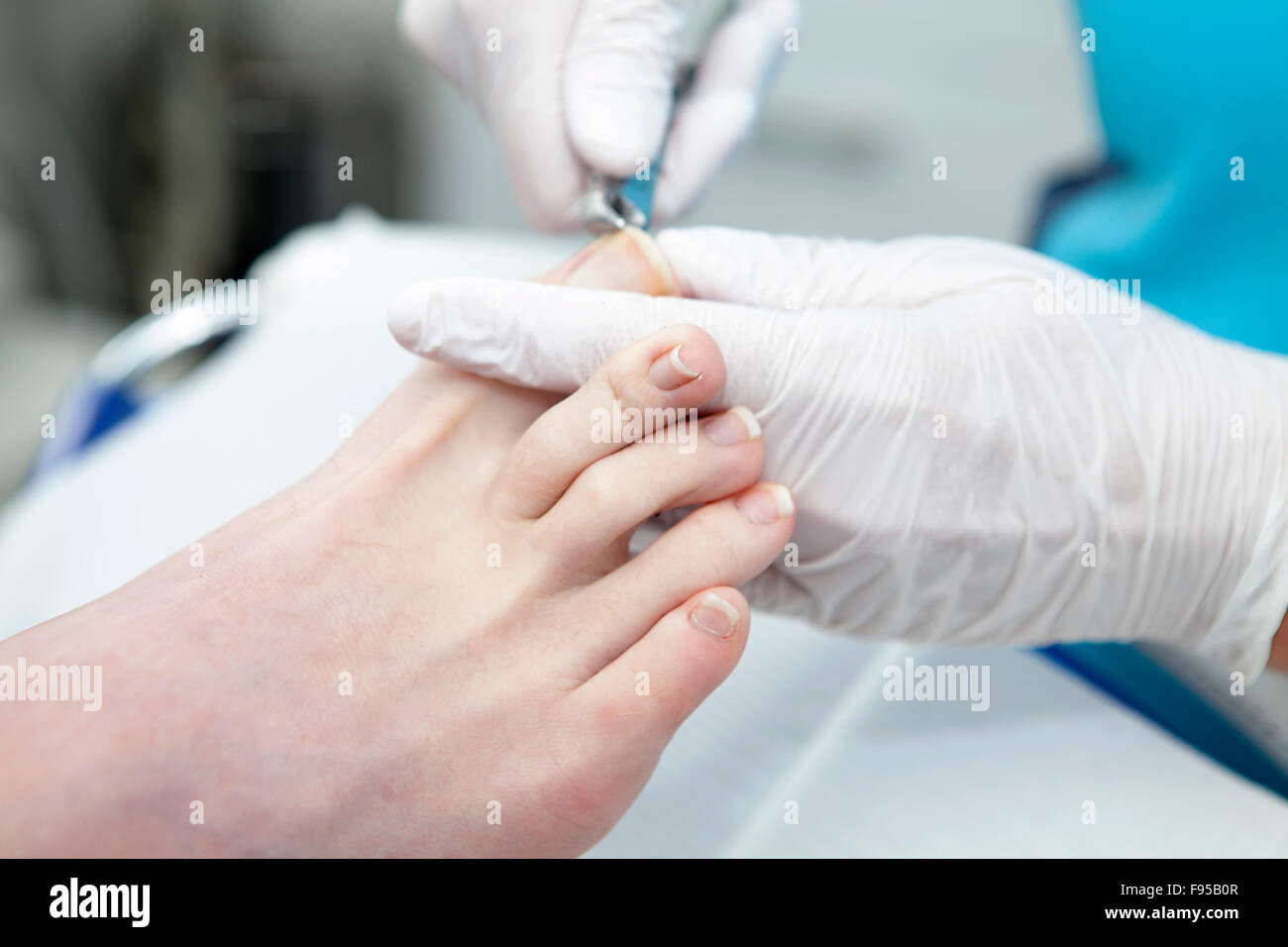 Cutting toe nails bij pedicure in closeup Stock Photo - Alamy