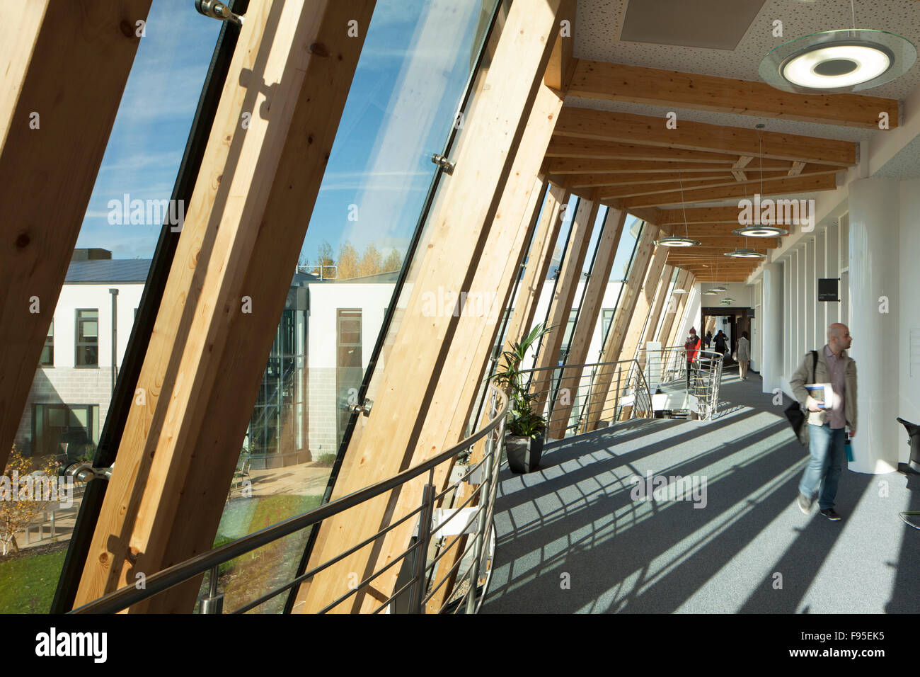 School corridor uk hi-res stock photography and images - Alamy