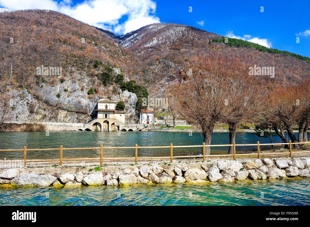 Lago di scanno abruzzo hi-res stock photography and images - Alamy
