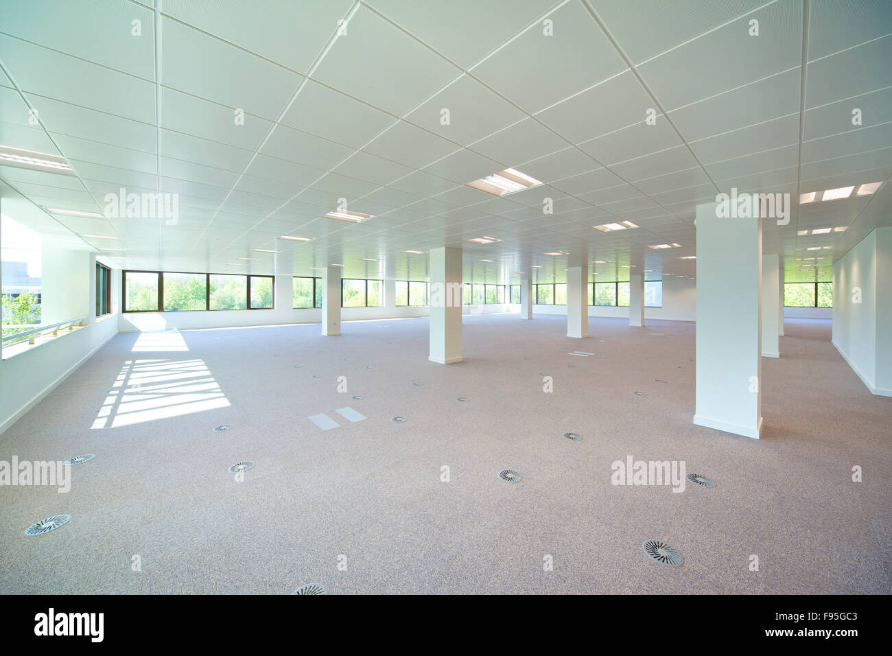 The Capitol Building, Bracknell. Interior view of an empty floor of the ...