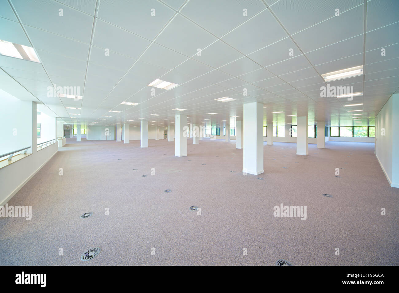 The Capitol Building, Bracknell. Interior view of an empty floor of The ...