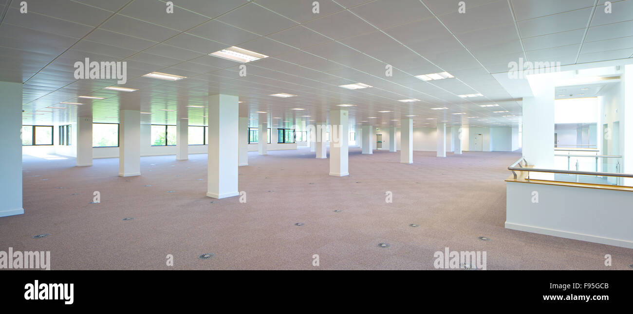 The Capitol Building, Bracknell. Interior view of an empty floor of The ...
