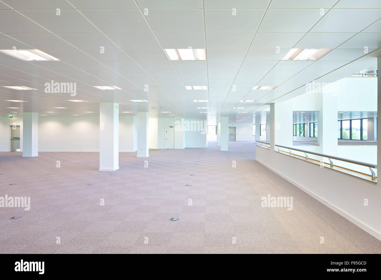 The Capitol Building, Bracknell. Interior view of an empty floor of The ...