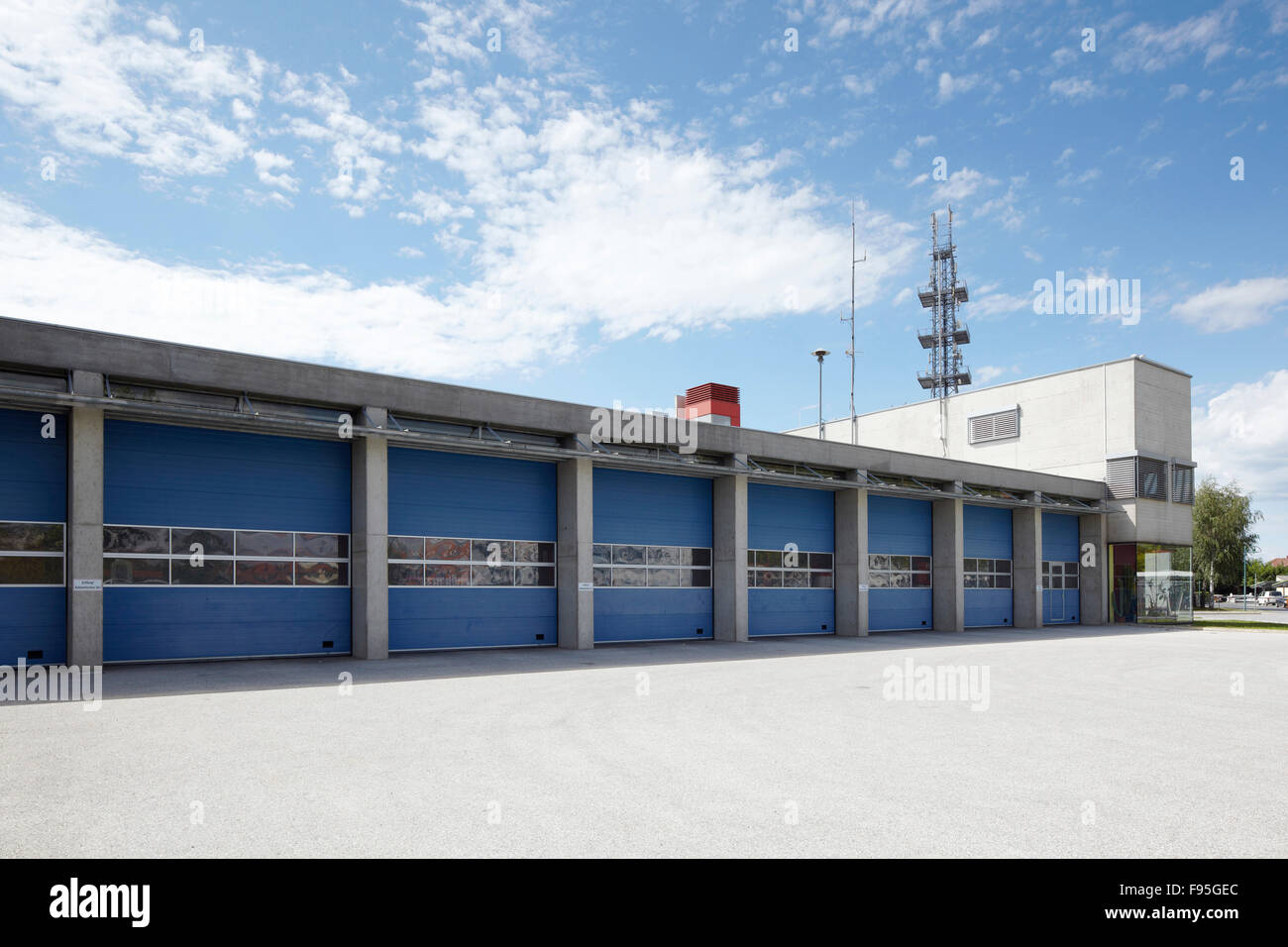 Fire station bay doors hi-res stock photography and images - Alamy