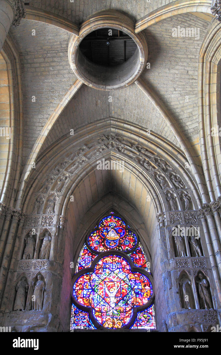 Reims cathedral interior hi-res stock photography and images - Alamy