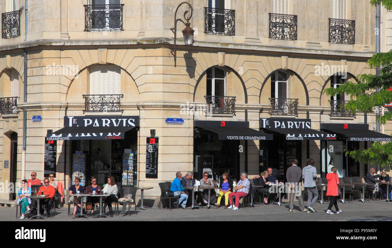 France, Champagne-Ardenne, Reims, cafe, people, street scene Stock ...
