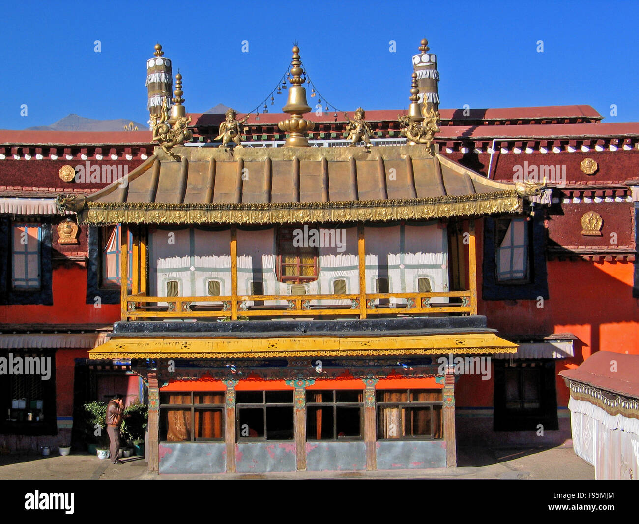 Tibetan temple building Stock Photo - Alamy