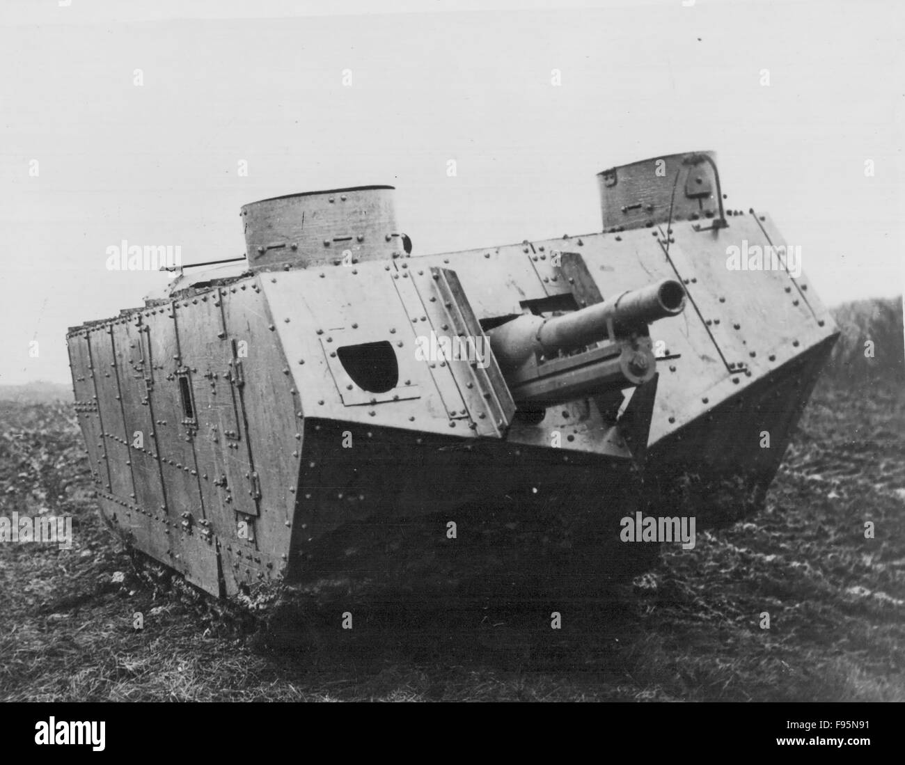 Ww1 tank hi-res stock photography and images - Alamy