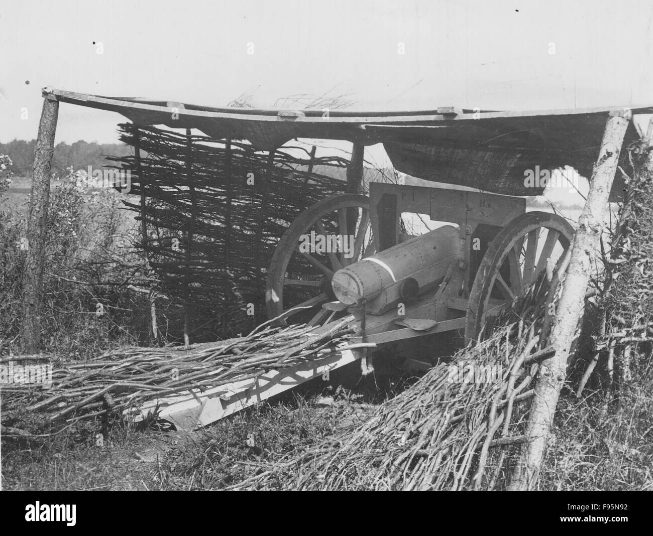 Ww1 artillery gun hi-res stock photography and images - Alamy
