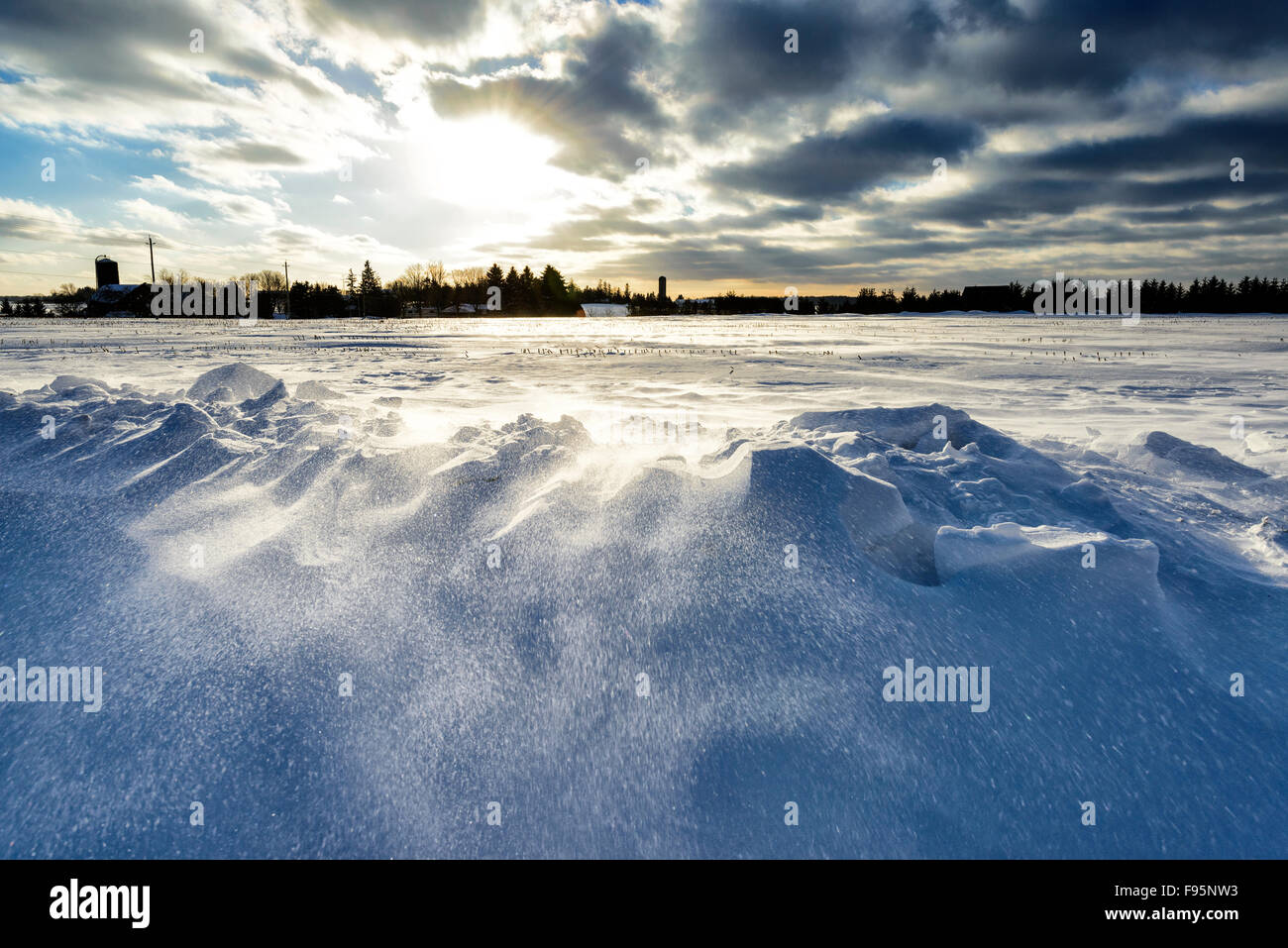 Cloud drifting winds hi-res stock photography and images - Alamy
