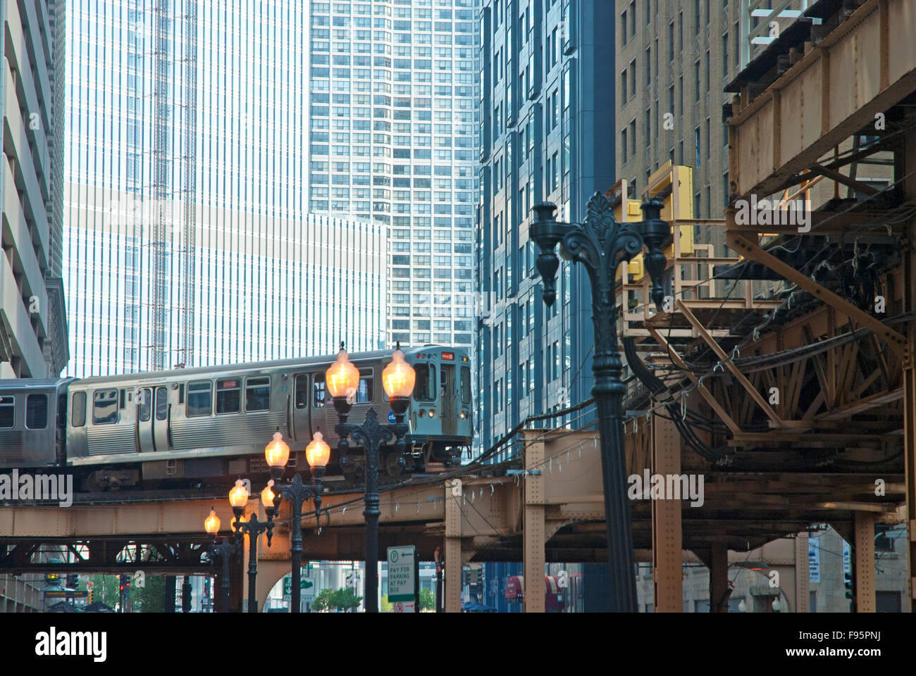 Chicago commuter train hi-res stock photography and images - Alamy