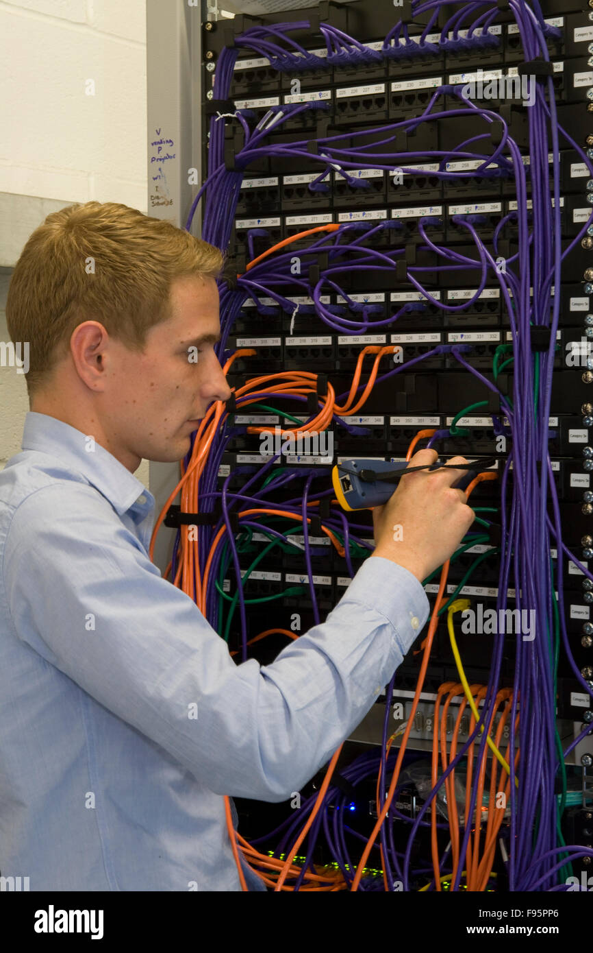 Student testing server hi-res stock photography and images - Alamy