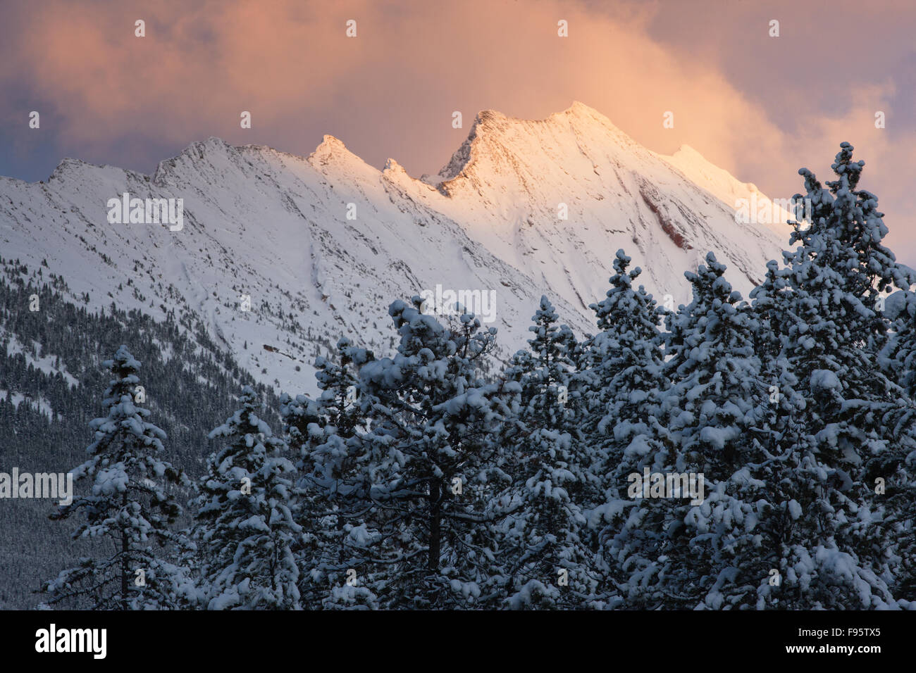 Endless chain mountains hi-res stock photography and images - Alamy