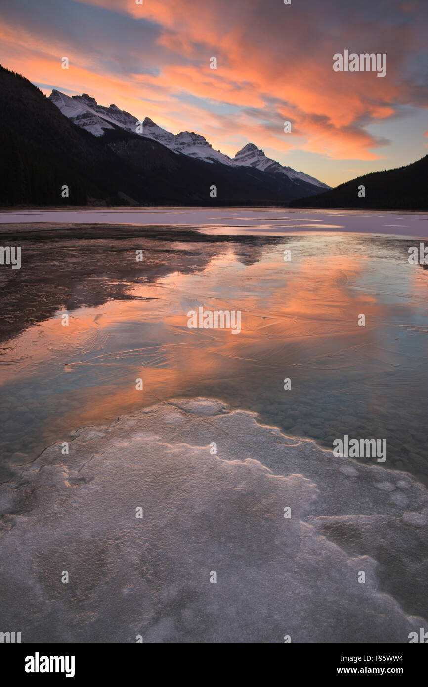 Bow pass hi-res stock photography and images - Alamy