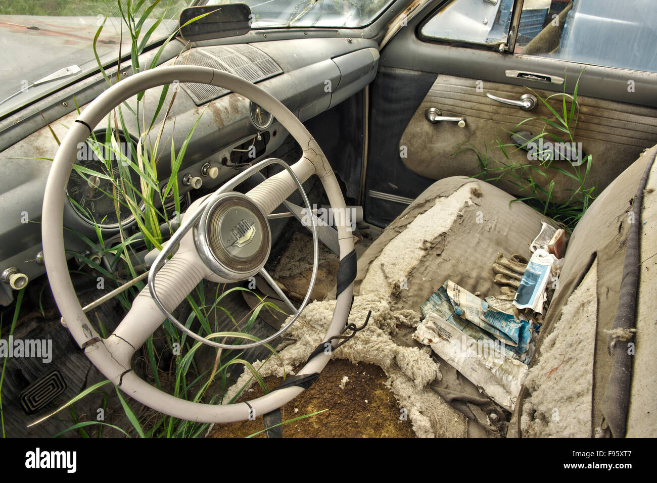Car junkyard canada hi-res stock photography and images - Alamy