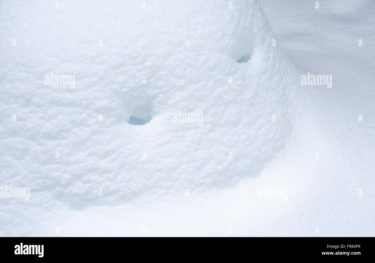 Smiley face in snow hi-res stock photography and images - Alamy