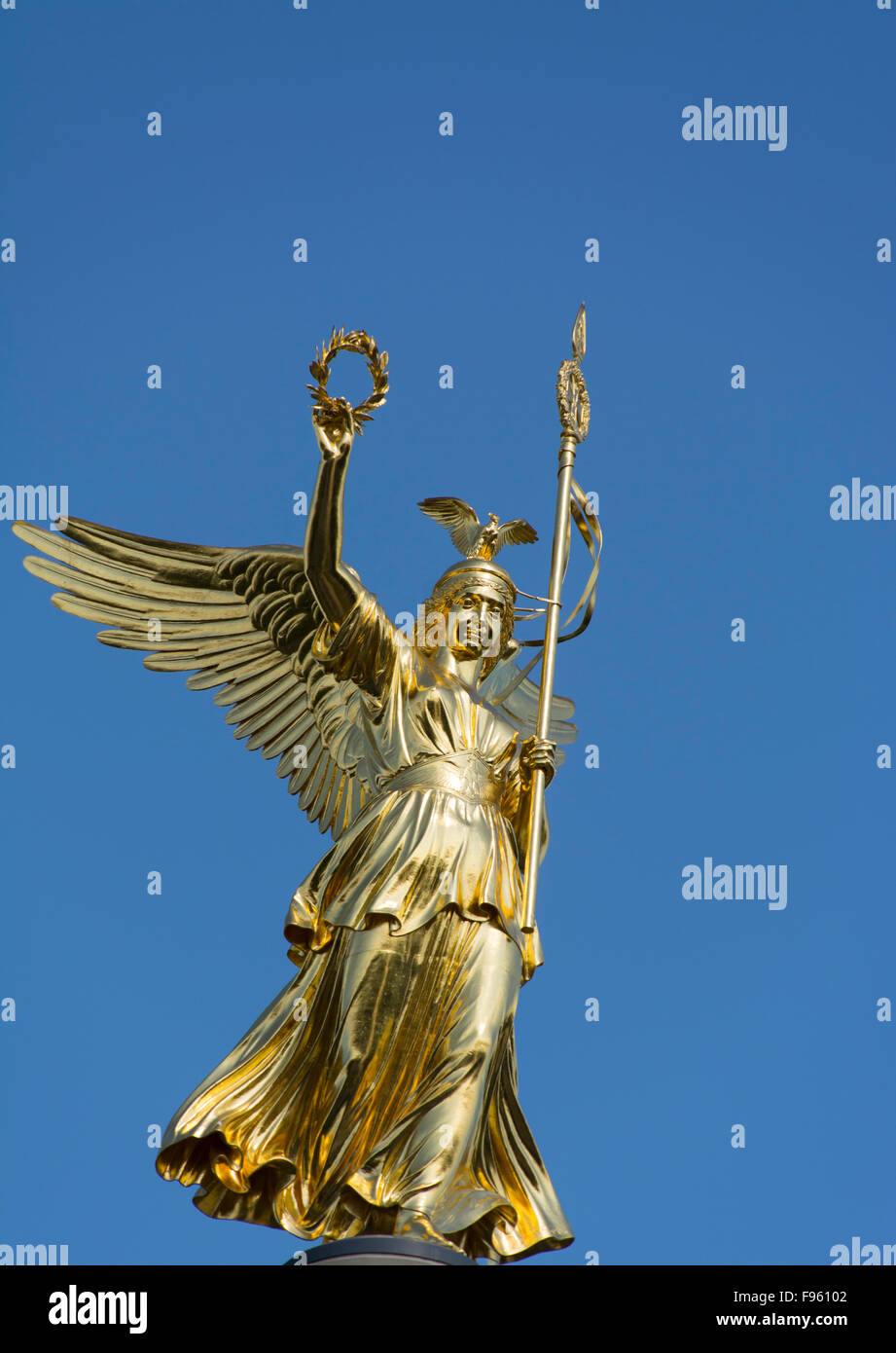 Golden statue of victory hi-res stock photography and images - Alamy