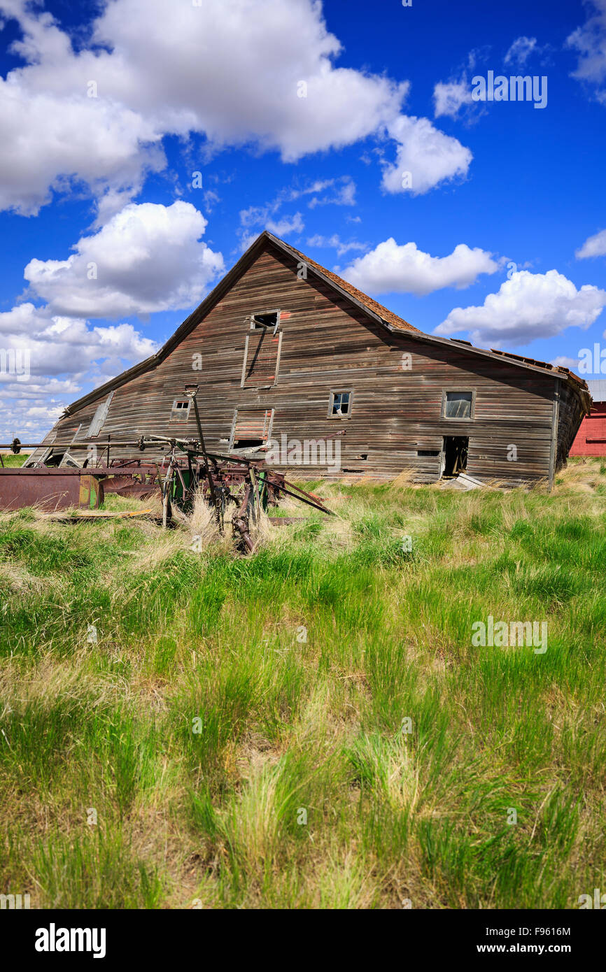 Abandoned barn saskatchewan hi-res stock photography and images - Alamy
