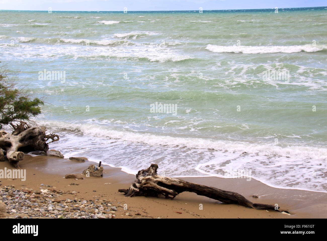 Waves on the Greek seashore Aegean sea Stock Photo - Alamy