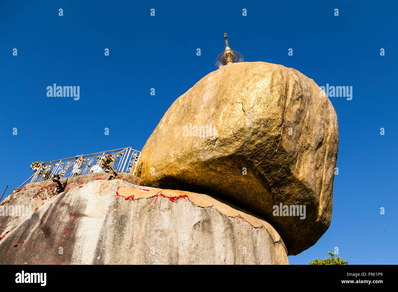 Golden rock hi-res stock photography and images - Alamy