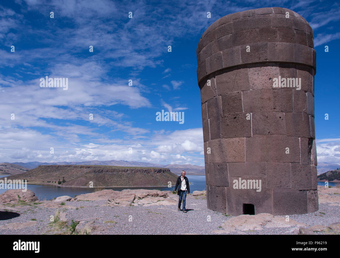 Chullpas of Sillustani, on shores of Lake Umayo, Peru Stock Photo - Alamy