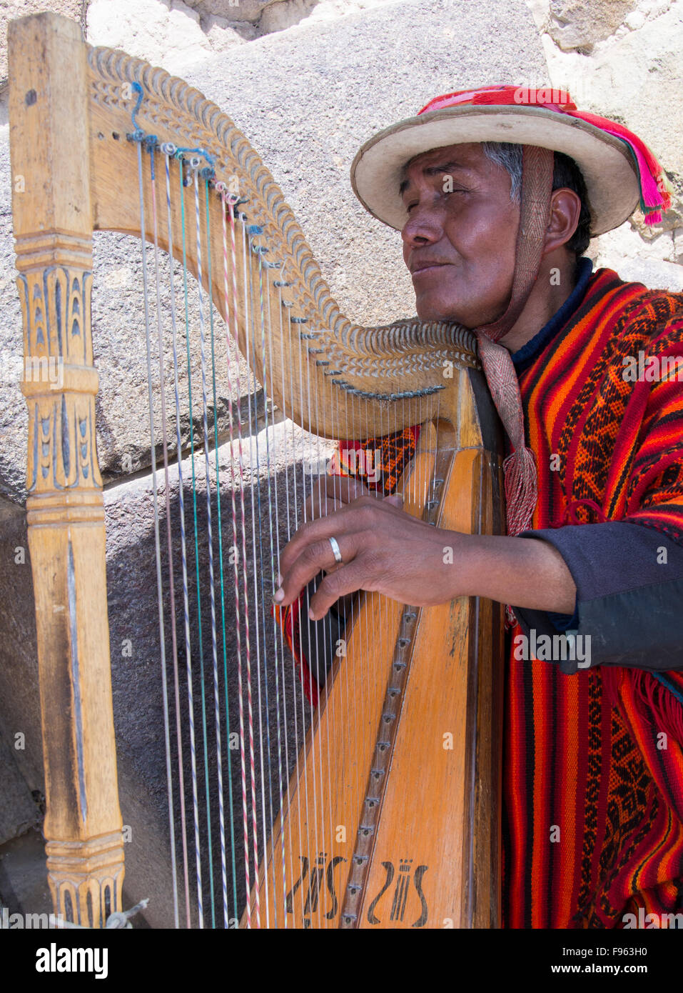 Quechua men peru instruments hi-res stock photography and images - Alamy
