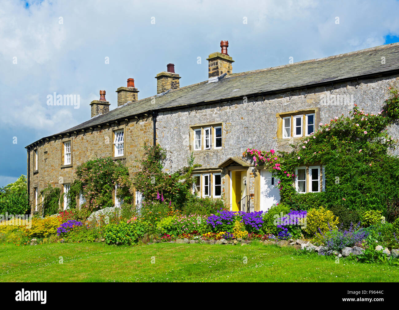 Cottages in the village of Downham, Pendle, Lancashire, England UK ...