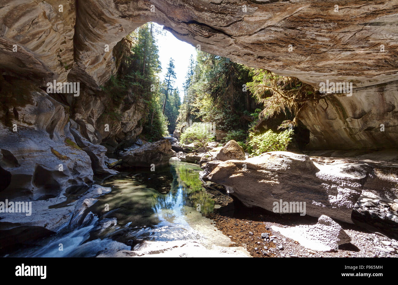 Large cave system hi-res stock photography and images - Alamy