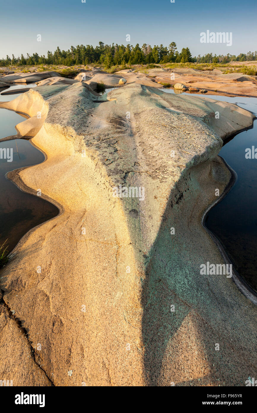 Pink granite rocks along Georgian Bay, French River Provincial Park ...