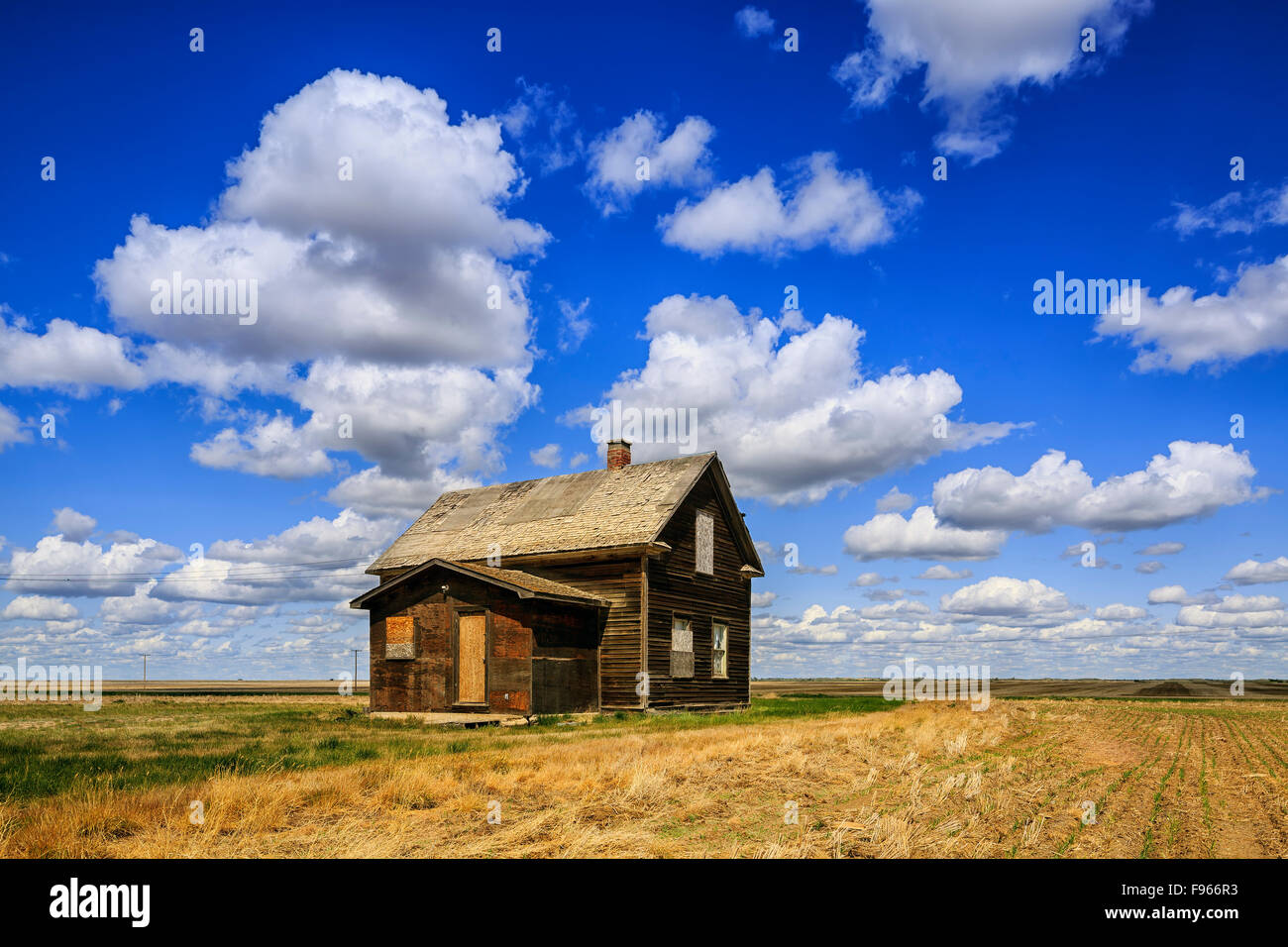 Abandoned farmhouse, near Leader, Saskatchewan, Canada Stock Photo - Alamy