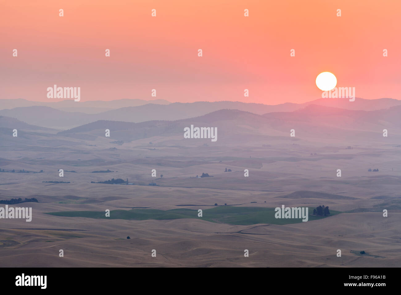 Sun rising over the rolling hills of the Palouse. Washington, USA Stock ...