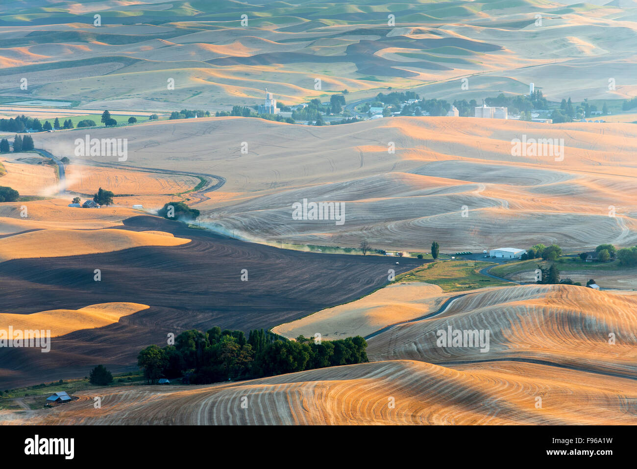 Farms, houses and roads on the rolling hills of The Palouse at sunset ...