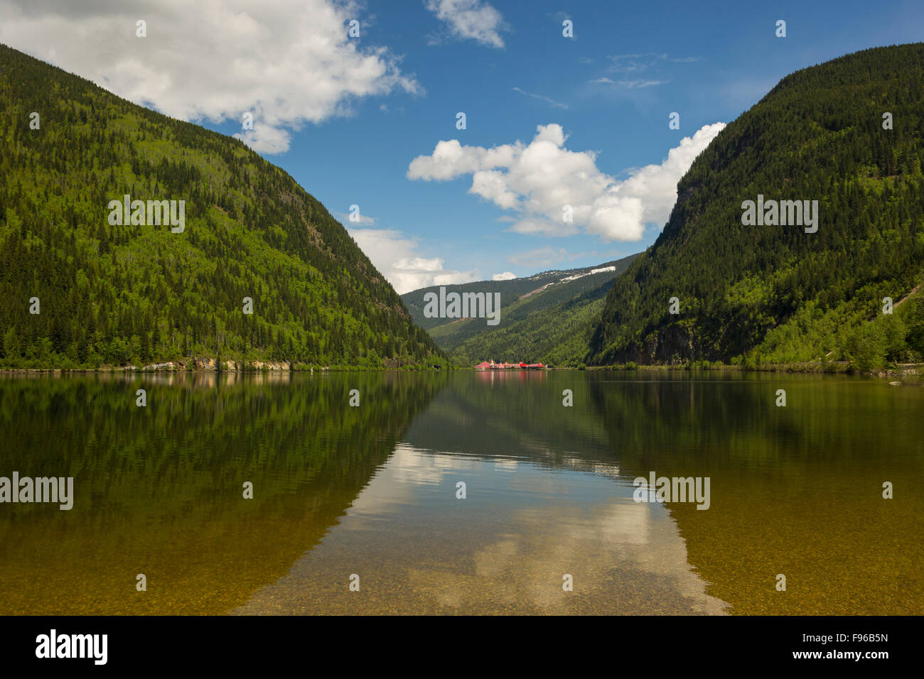 Three valley lake chateau hi-res stock photography and images - Alamy