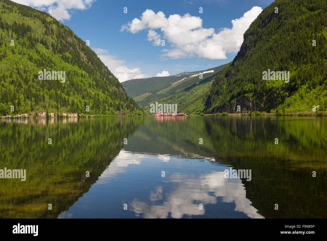 Three valley lake chateau hi-res stock photography and images - Alamy