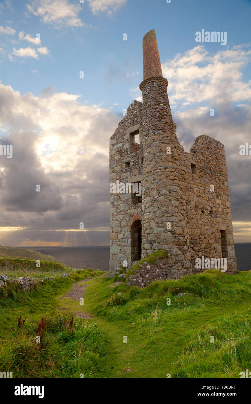 Abandoned tin mine cornwall hi-res stock photography and images - Alamy