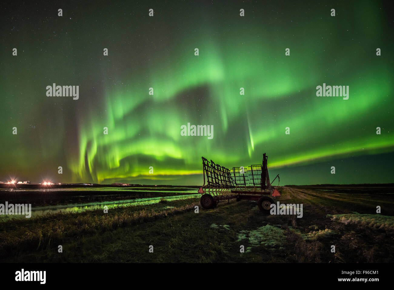 Purple borealis hi-res stock photography and images - Alamy