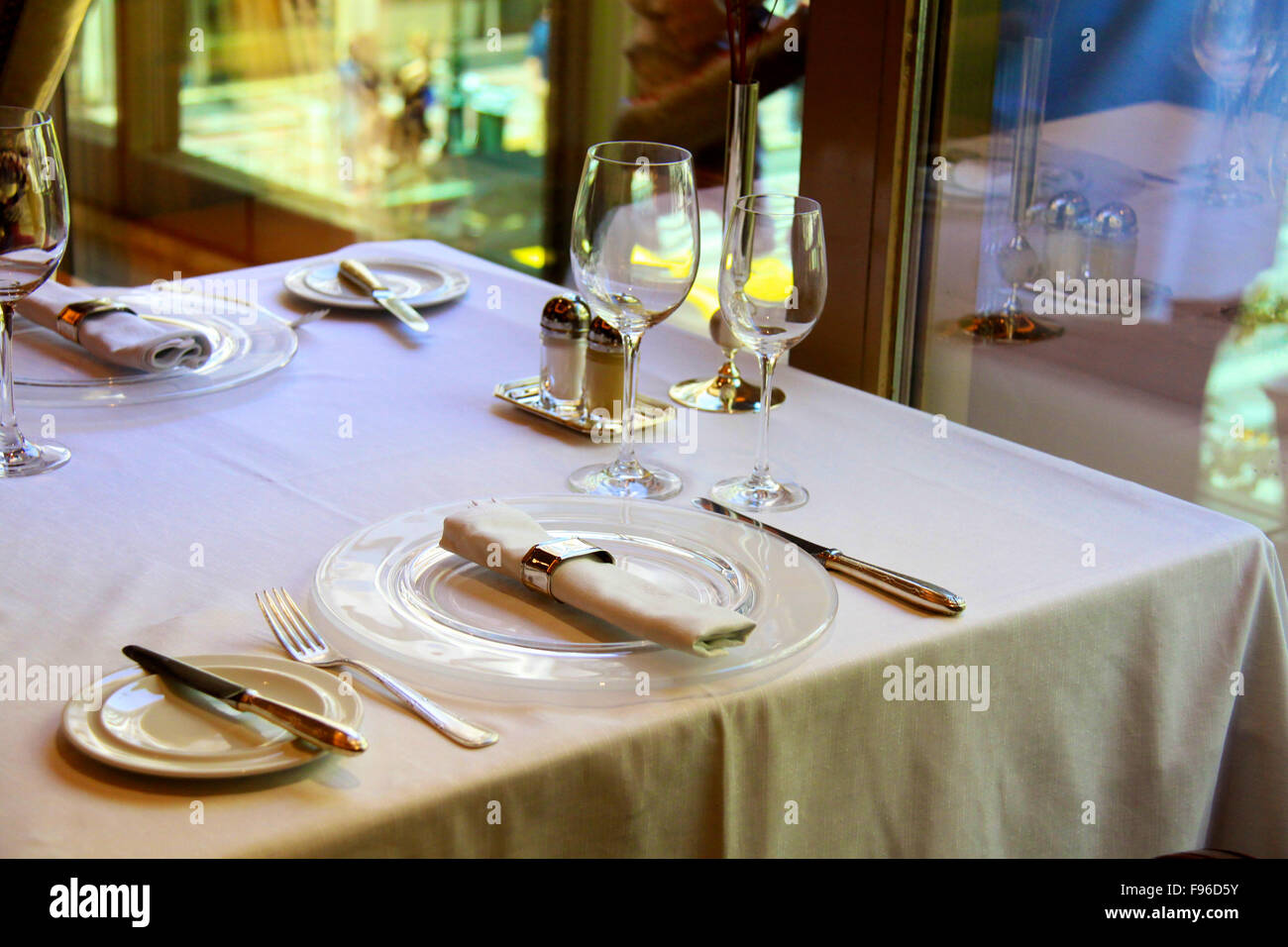 Restaurant table arrangement Stock Photo - Alamy