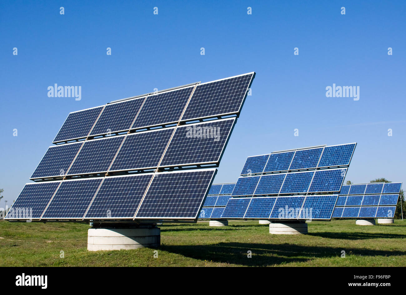 Green solar building plants hi-res stock photography and images - Alamy