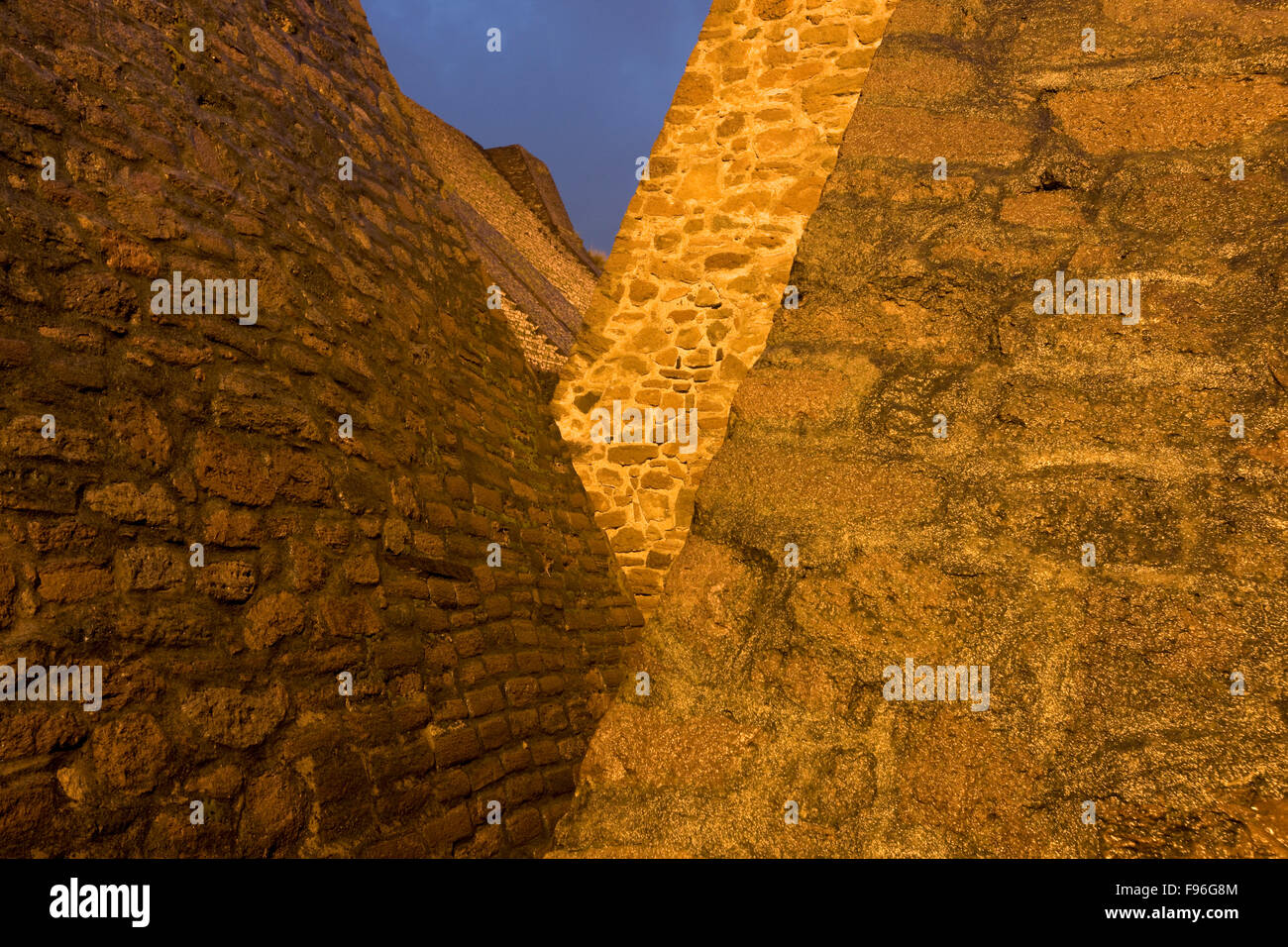 Aztec pyramid hi-res stock photography and images - Alamy