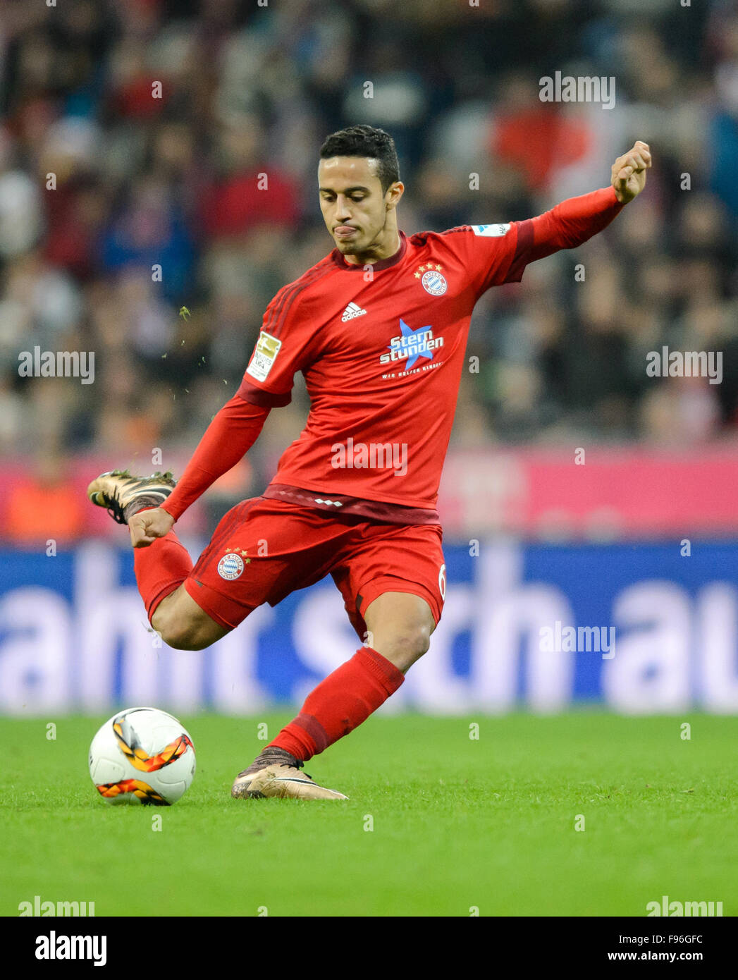 Munich, Germany. 12th Dec, 2015. Munich's Thiago Alcantara in action ...