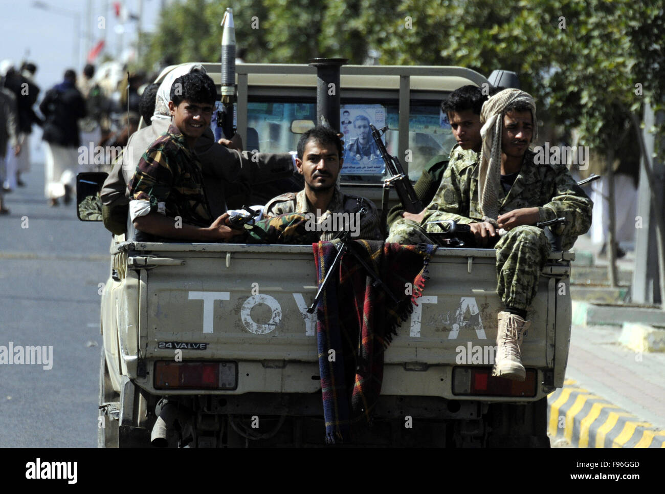 Sanaa, Yemen. 14th Dec, 2015. Armed members of Yemen's Houthi militia ...
