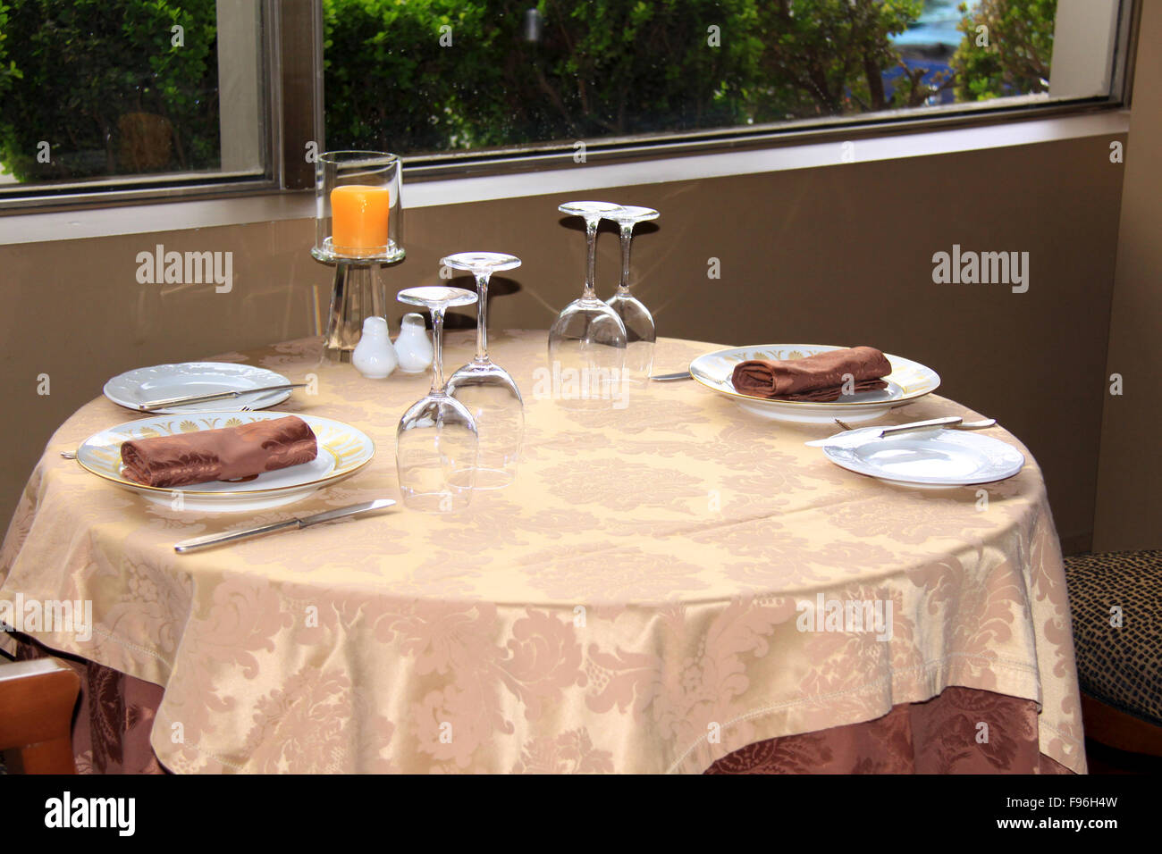 Restaurant table arrangement Stock Photo - Alamy