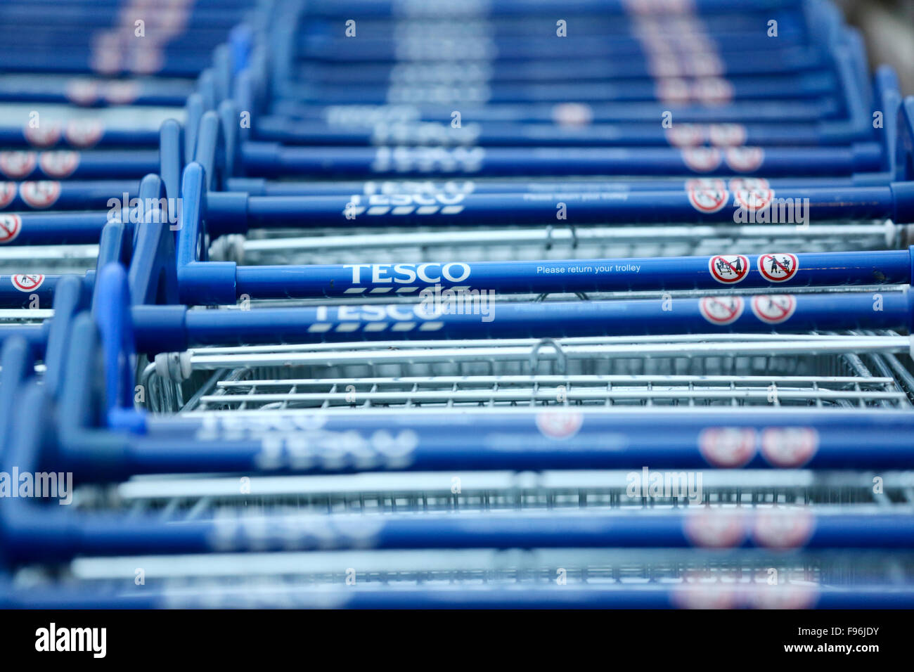Tesco stores hi-res stock photography and images - Alamy